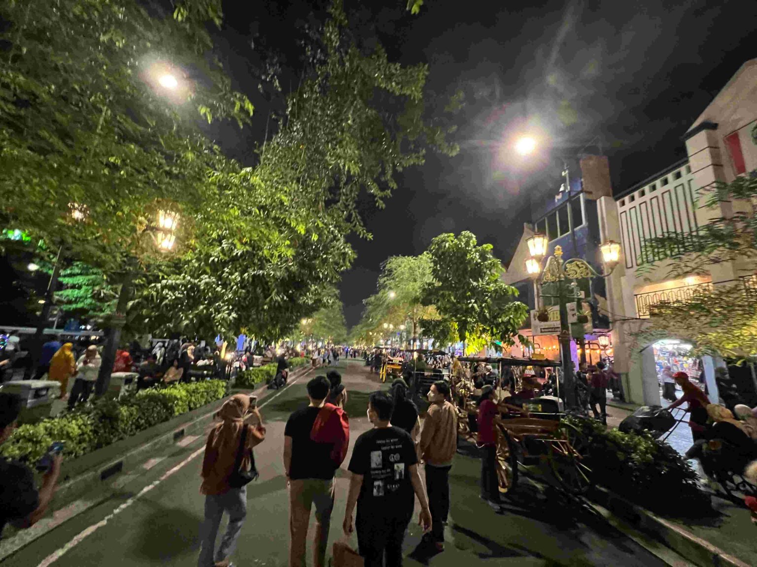 Top Things to Do on Malioboro Street, Yogyakarta | Food, Shopping ...